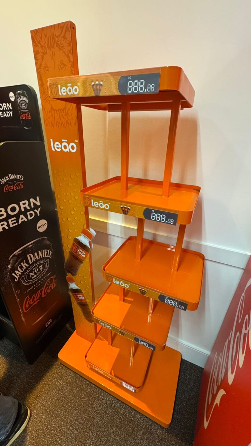 Projeto concluído Coca Cola: Displays especiais - MVK - Gôndolas e Displays